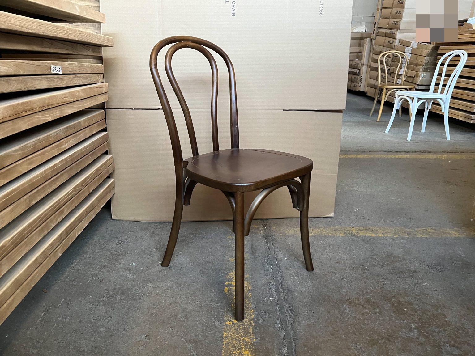 Bentwood Stackable Chair XR394 - Megaria